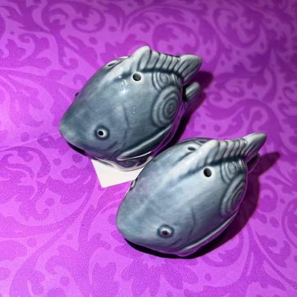 Cracker Barrel | Dining | New Mini Sea Blue Ceramic Fish Salt Pepper ...